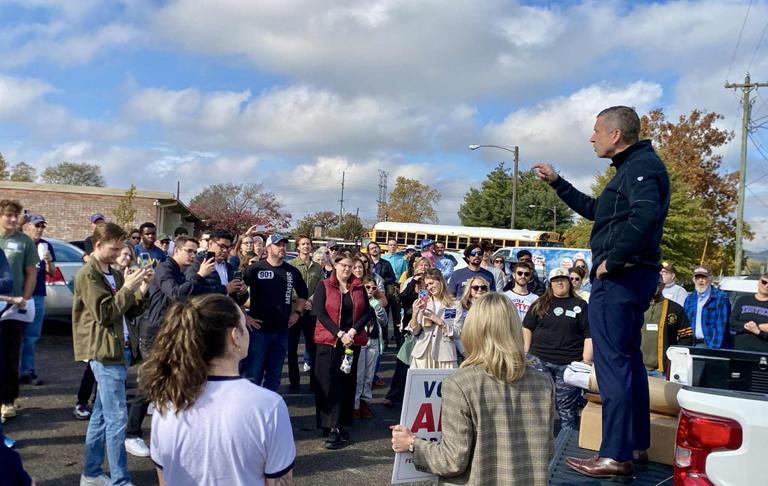Democrats make final push to flip 7th District, 'Tennessee loves a ...