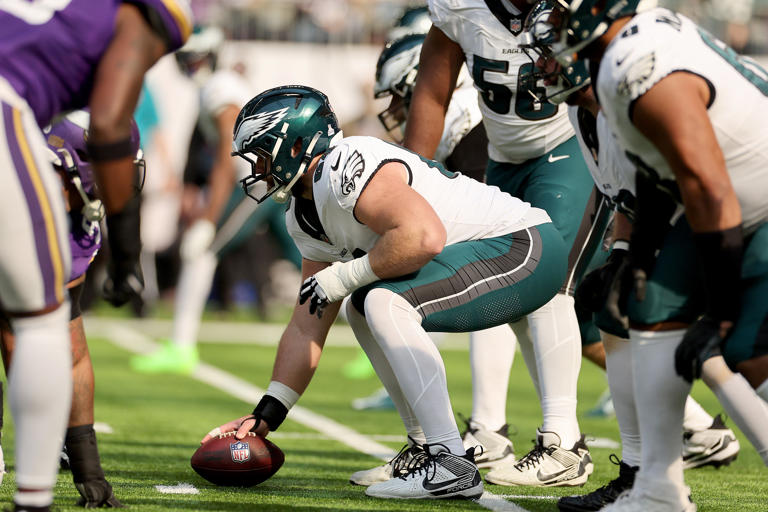 Army captain Brett Toth, do-it-all Eagles lineman, in line for another ...