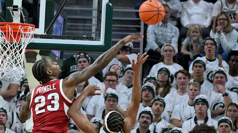 Poor rebounding digs hole too deep for Razorbacks against Michigan State