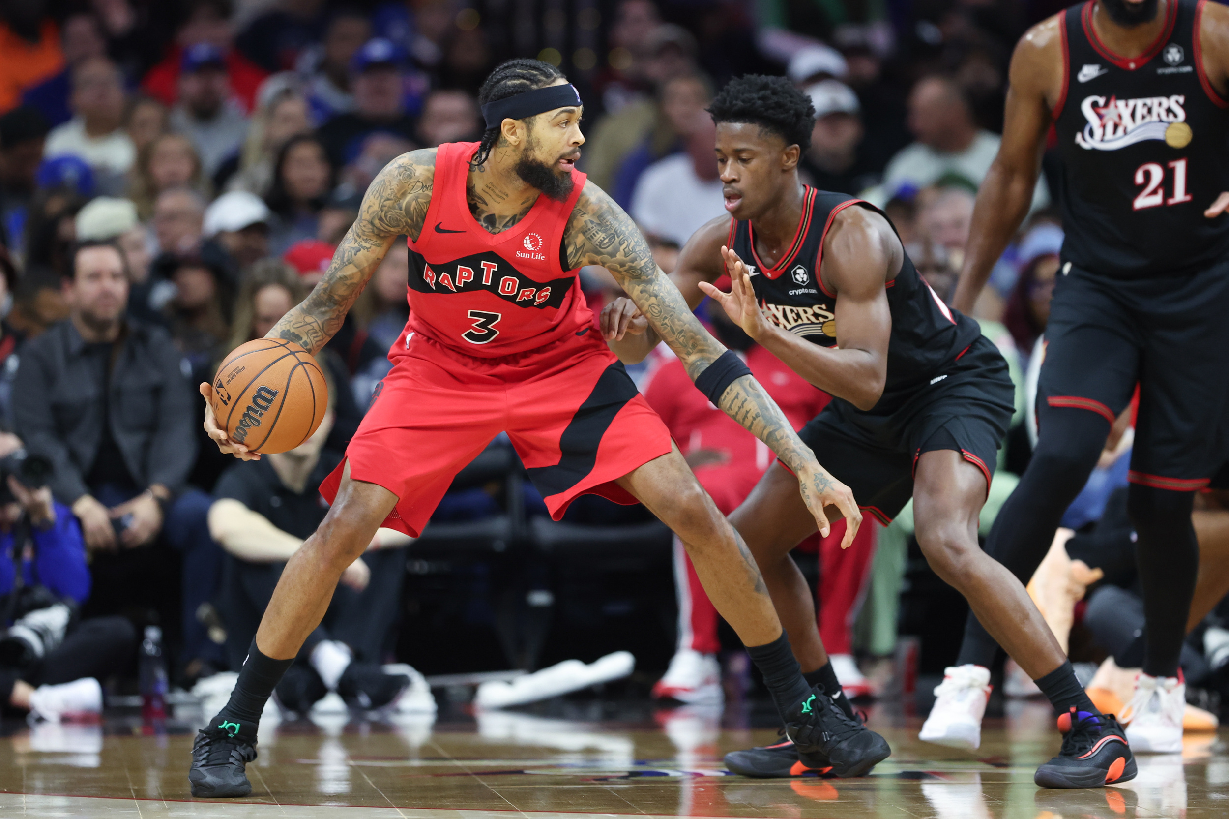 Brandon Ingram hits Raptors staffer in face with water bottle during ...