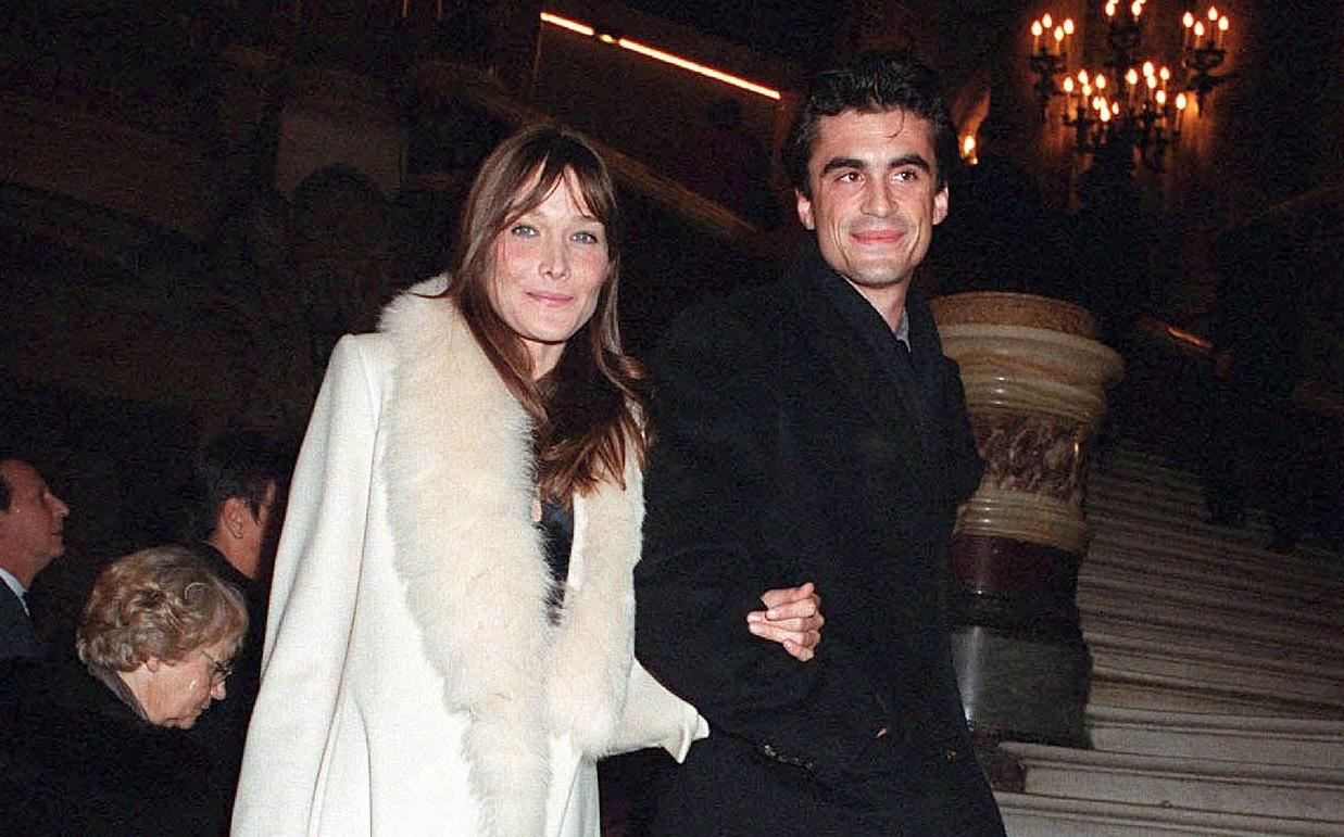 Carla Bruni et Raphaël Enthoven : entre respect et soutien, comment les ...