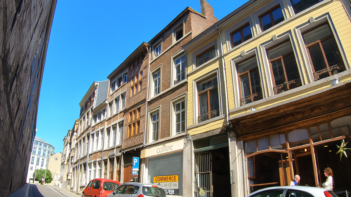 Hoe is het om door de oude stad van Luik te wandelen?