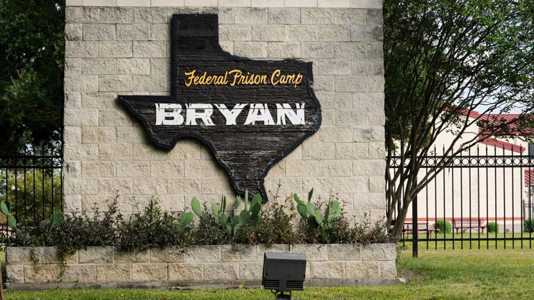 Ghislaine Maxwell's emails from minimum-security jail leaked - amid ...