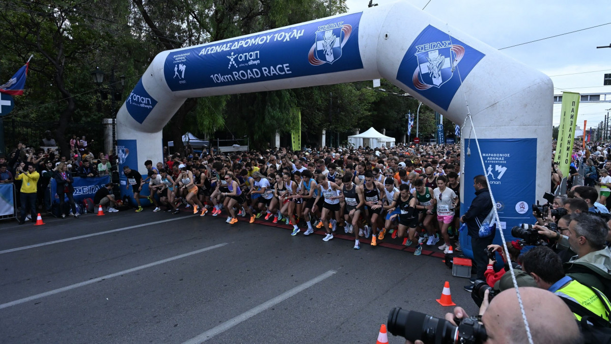 Σε εξέλιξη ο 42ος Αυθεντικός Μαραθώνιος - Συμμετέχουν 75.000 δρομείς ...