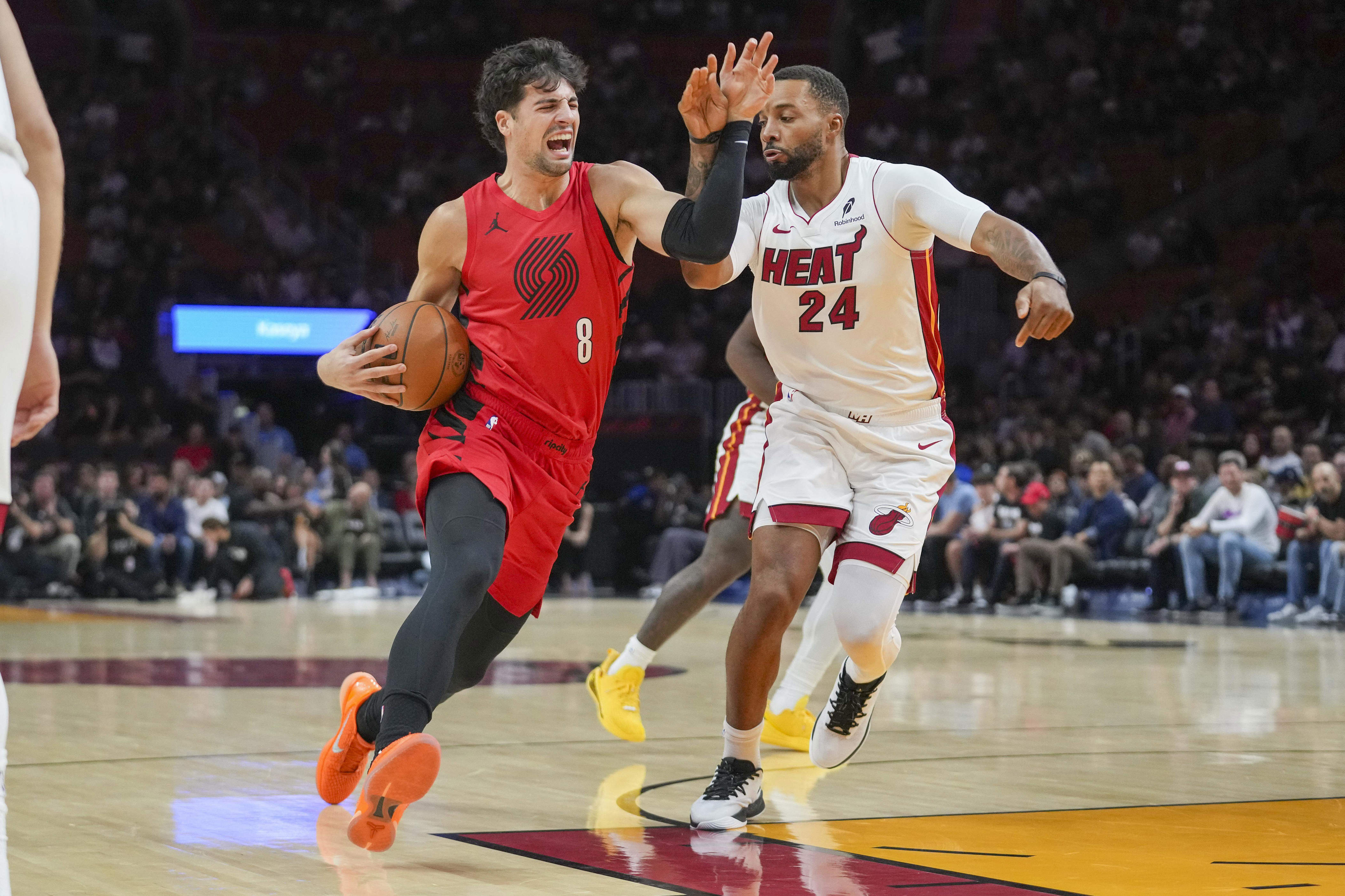 Al ritmo de Jovic, el Heat vence a los Trail Blazers en vibrante ...