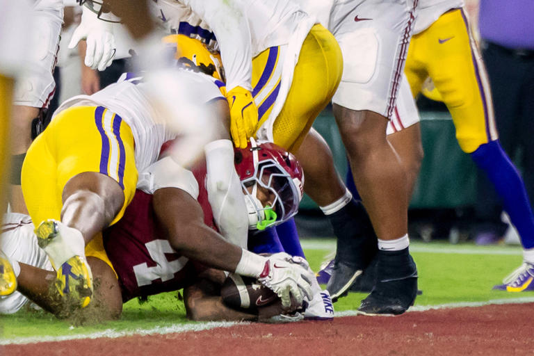 Stifling defense gives No. 4 Alabama its 8th straight win, 20-9 over LSU