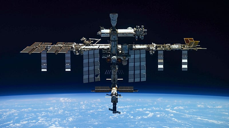 The International Space Station celebrates 25 years of human life in ...