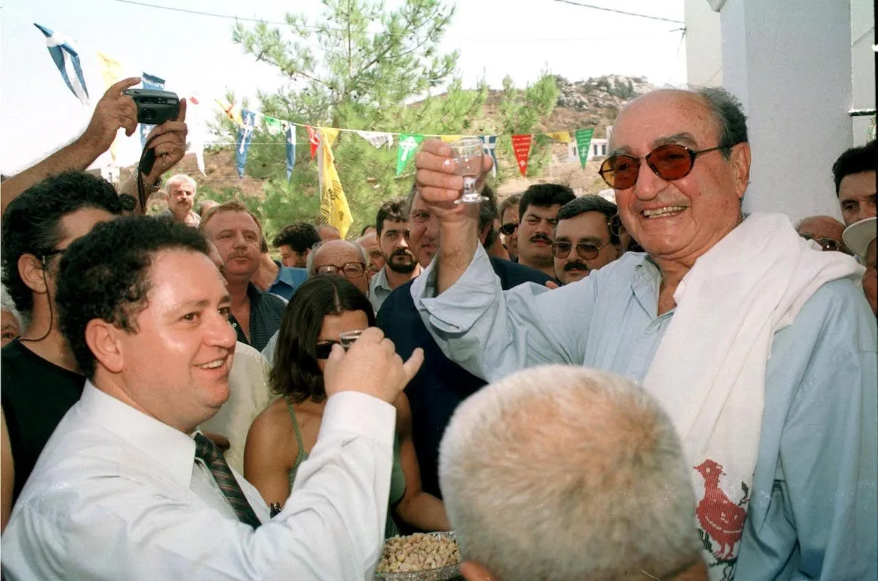 "Ίντα θέλουν στην Αθήνα; Να πυροβολάμε σκόπιμα;" - Όταν ψηφίστηκε ο ...