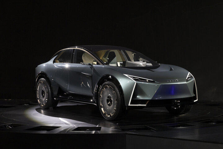 Mẫu MPV 6 bánh của Lexus hé lộ tương lai dòng LS