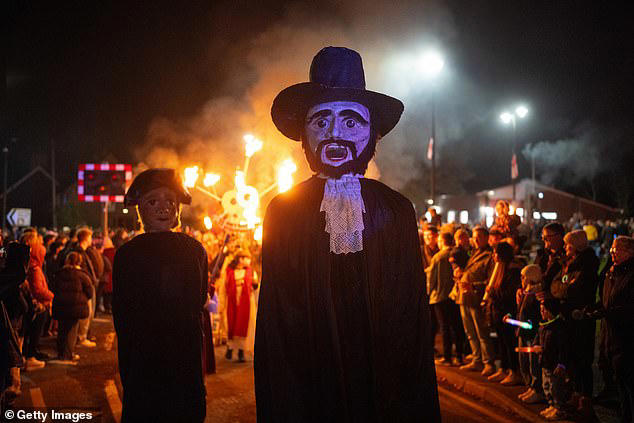 Now ANOTHER massive effigy of under-fire PM Sir Keir Starmer is set ...