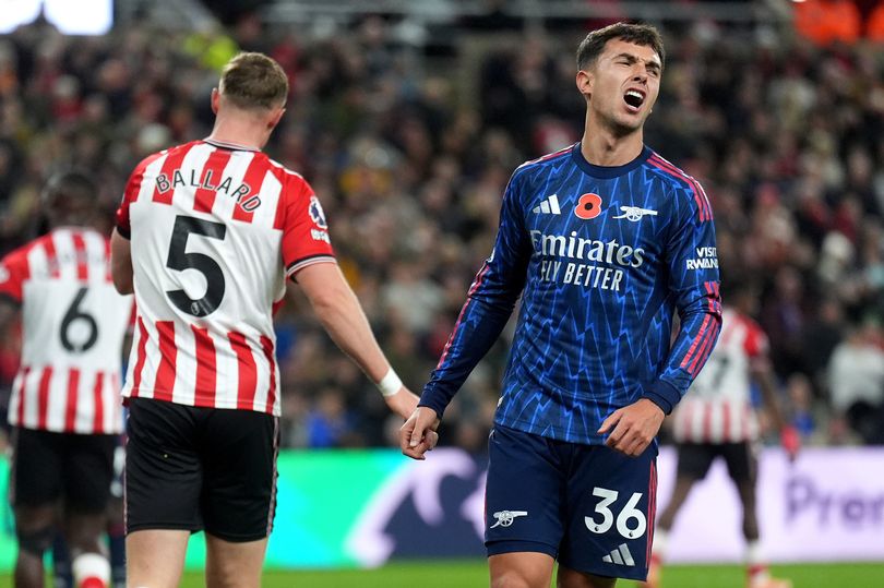 Arsenal's next five Premier League fixtures compared to Liverpool and ...