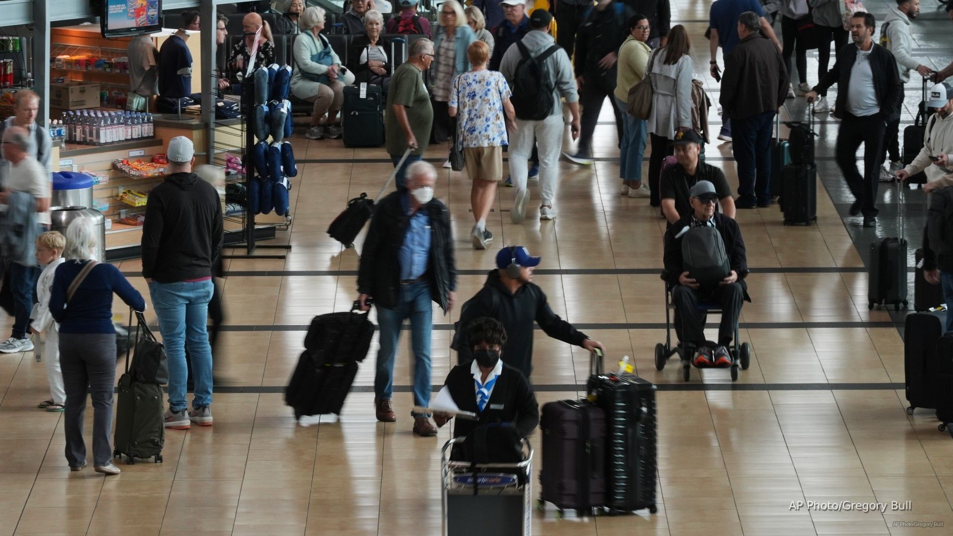 More than 1,300 flights canceled on second day of FAA-mandated cuts