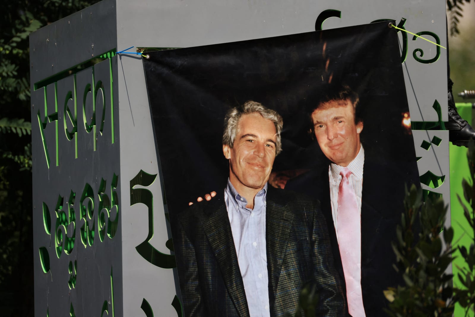 'Can of worms opened' as ex-Trump official flags 'Epstein connection ...