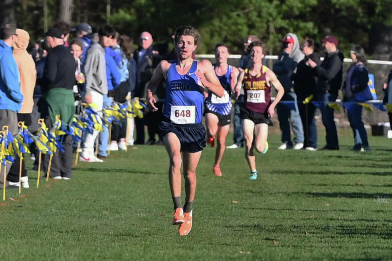 Isenovski leads Saratoga boys to cross country title