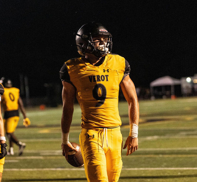 Wisconsin true freshman quarterback Carter Smith makes debut vs ...