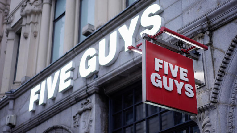 14 Fast Food Chains With The Least Helpful Employees, According To ...