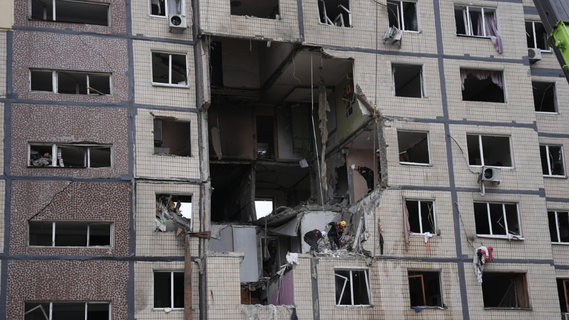 Russia launches major attack on Ukraine