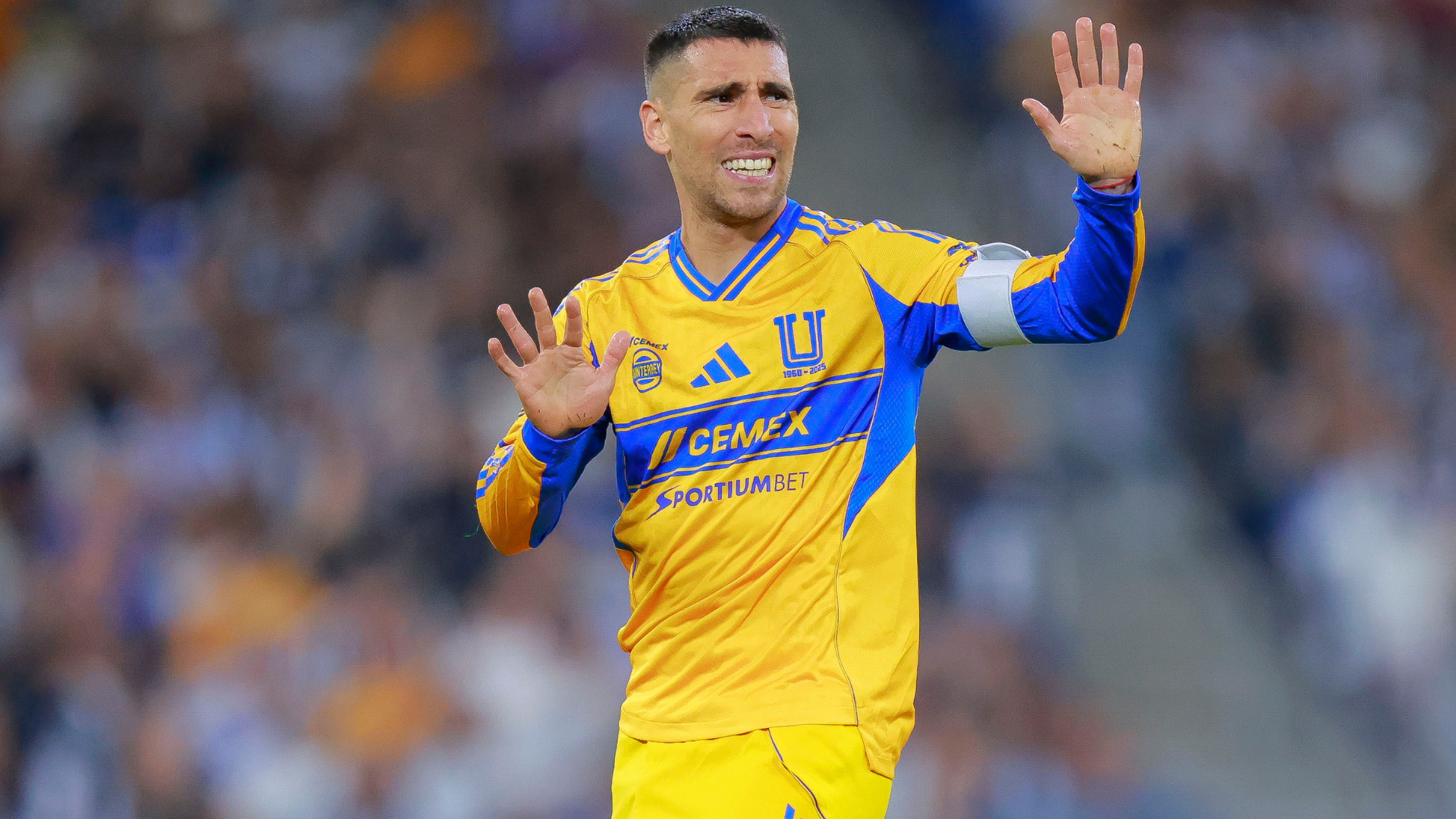 Liga MX Apertura close with the title on the line with Cruz Azul vs ...