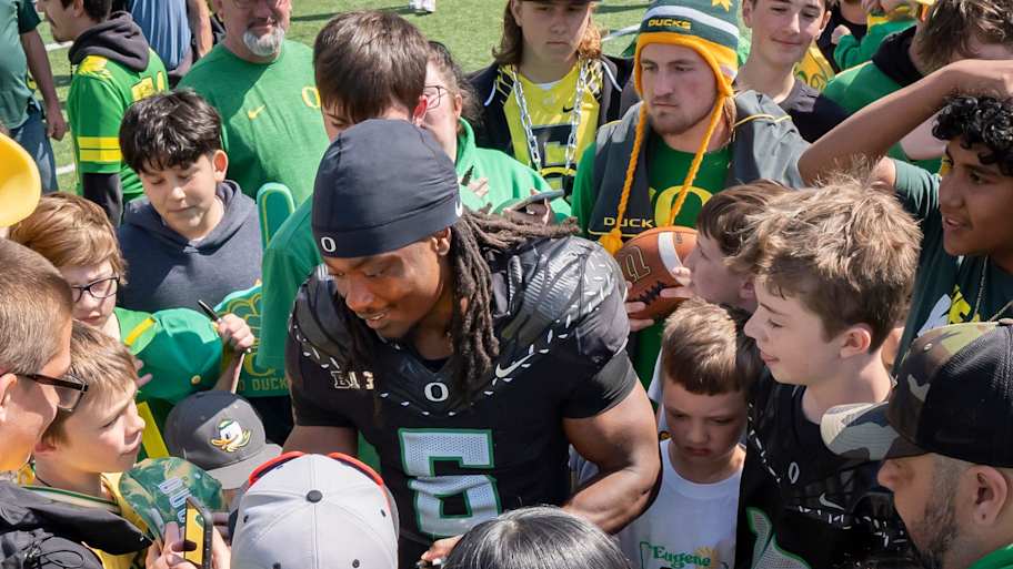 Oregon Ducks Playmaker Earns MVP In Win Over Iowa Hawkeyes