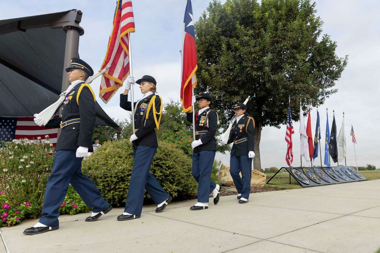 Many businesses offering freebies, discounts for Veterans Day. Here's ...