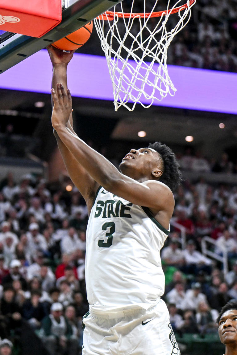 Cam Ward powers Michigan State basketball inside to win over No. 15 ...