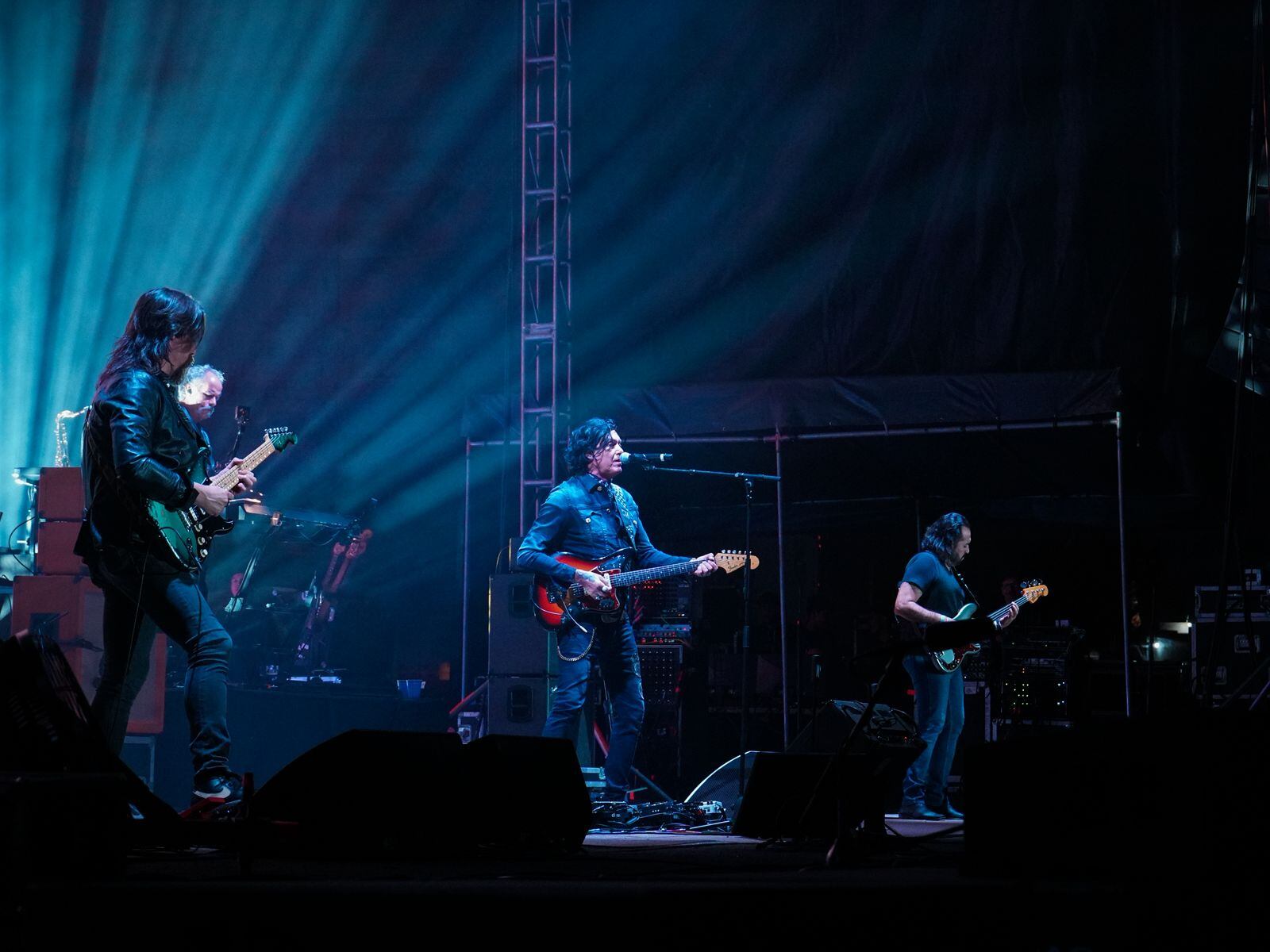 Conquista Caifanes al público cachanilla