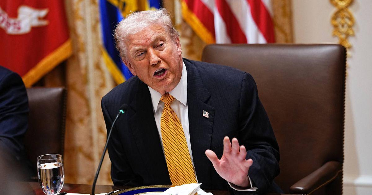 Sleepy Donald Trump Looks Exhausted and Grips Onto Handrail After Plane ...