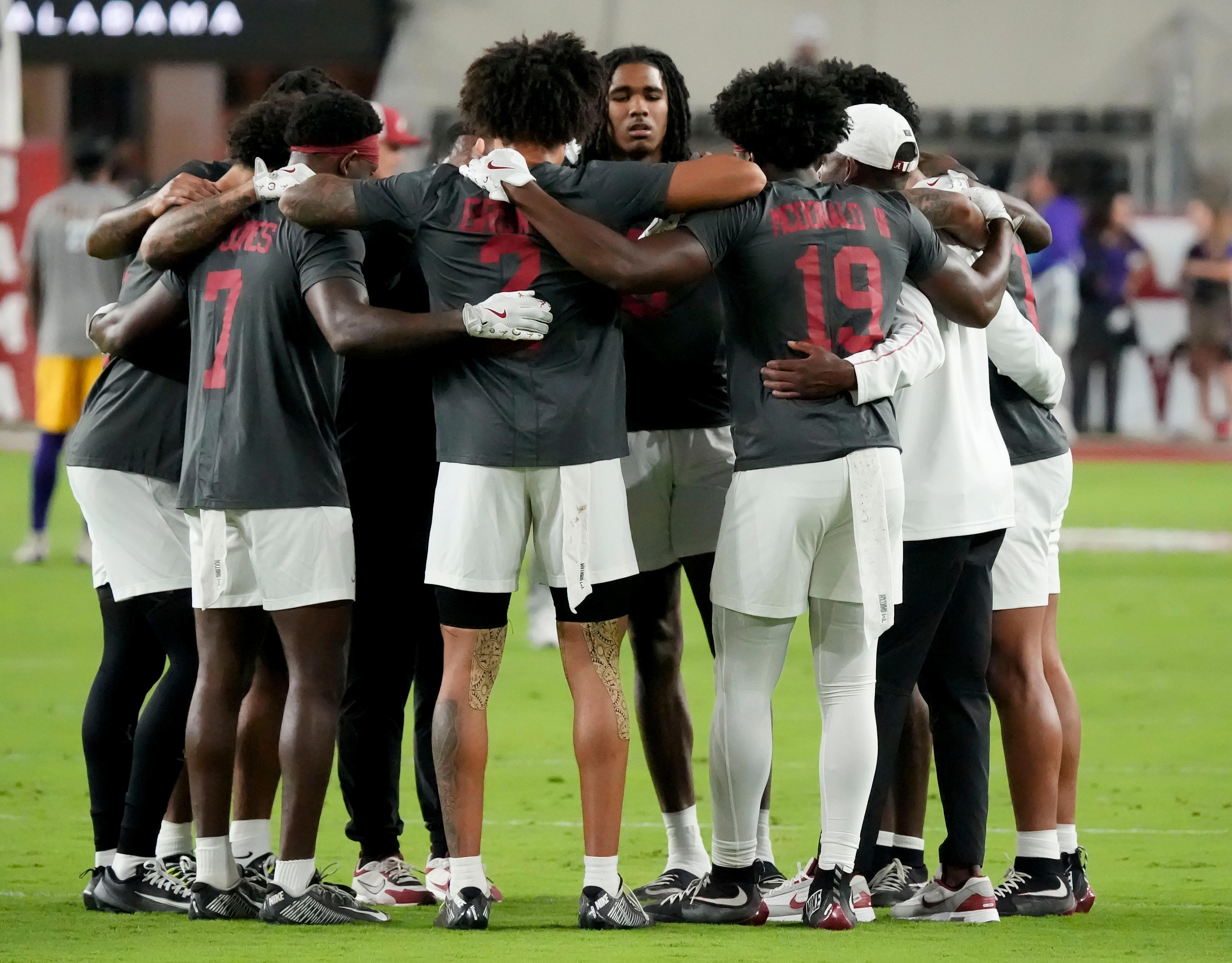 LSU fan storms field, gets handcuffed and removed from stadium in ...