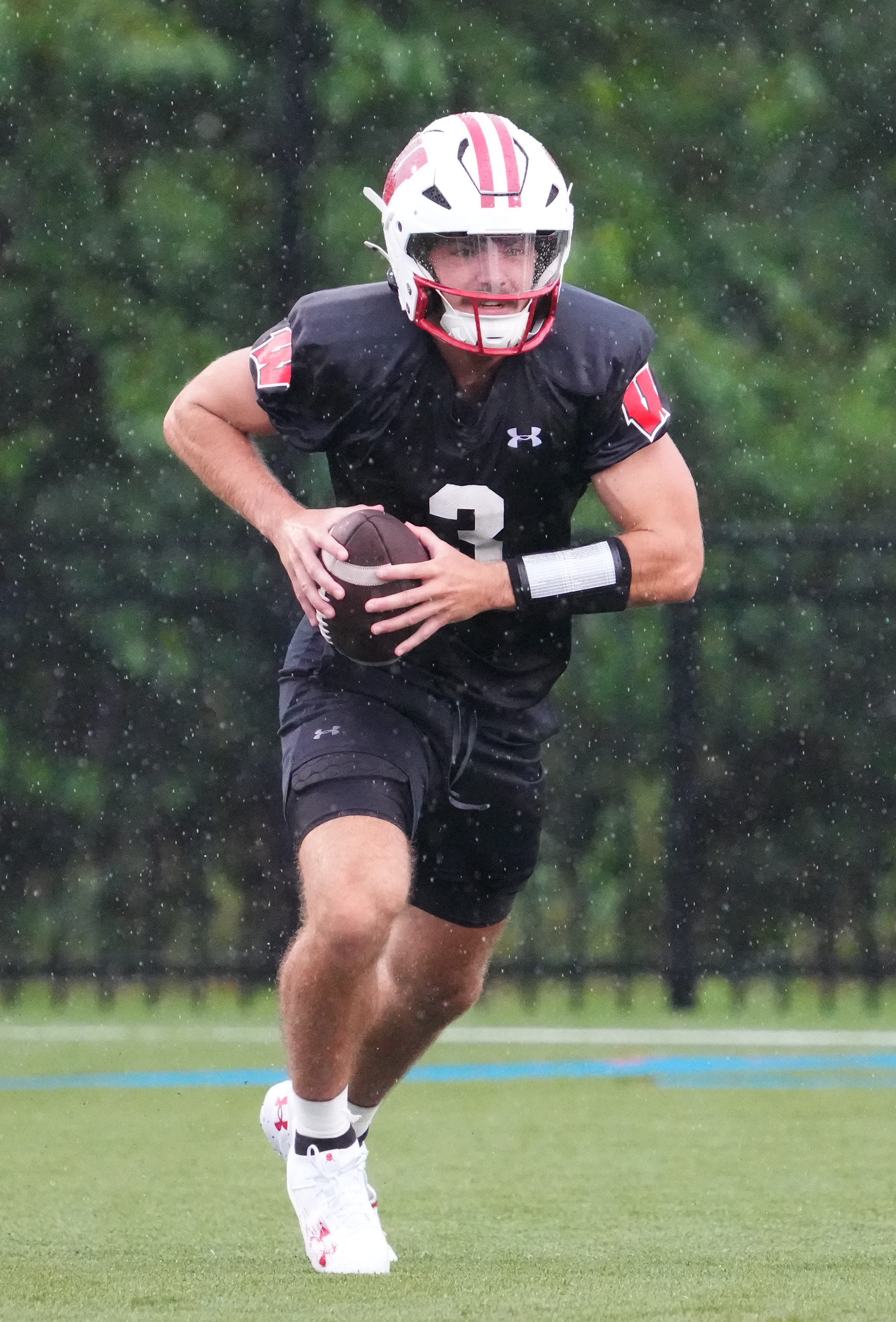 Wisconsin true freshman quarterback Carter Smith makes debut vs ...