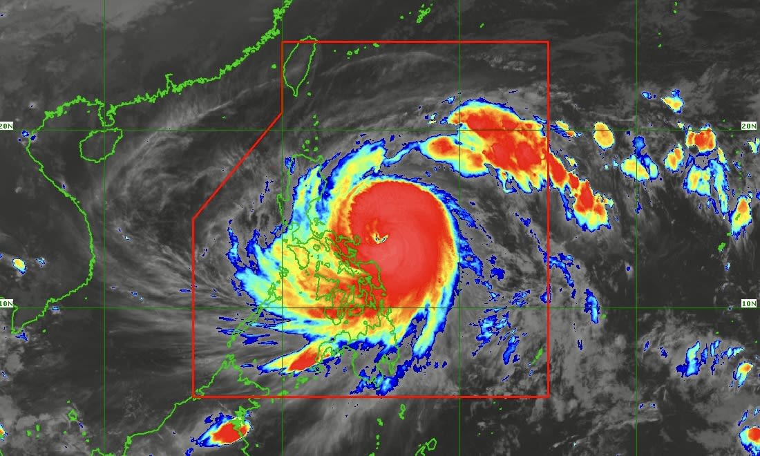 Super Typhoon Uwan Live Tracker: Eyes On Northern Luzon Landfall ...
