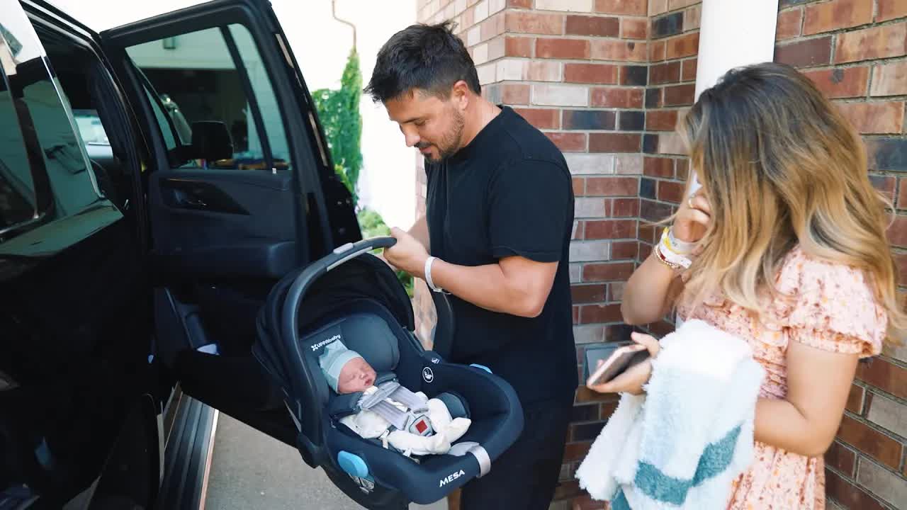 Bringing baby Oliver home for the first time!