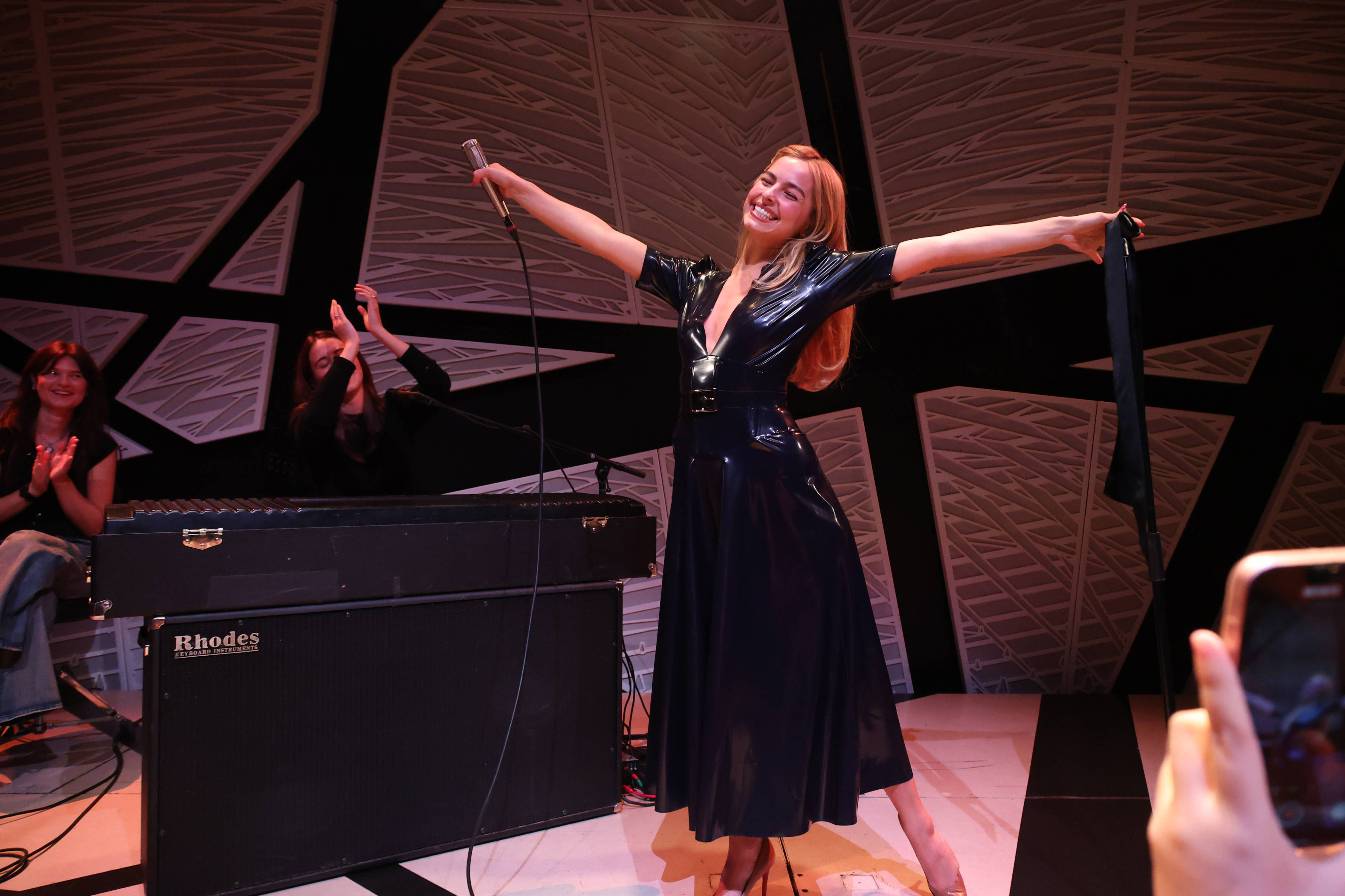 Did Addison Rae accidentally leave a ChatGPT prompt in her GRAMMYs ...