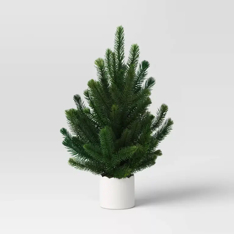Eva Mendes and Ryan Gosling Use Miniature Christmas Trees to Add a ...