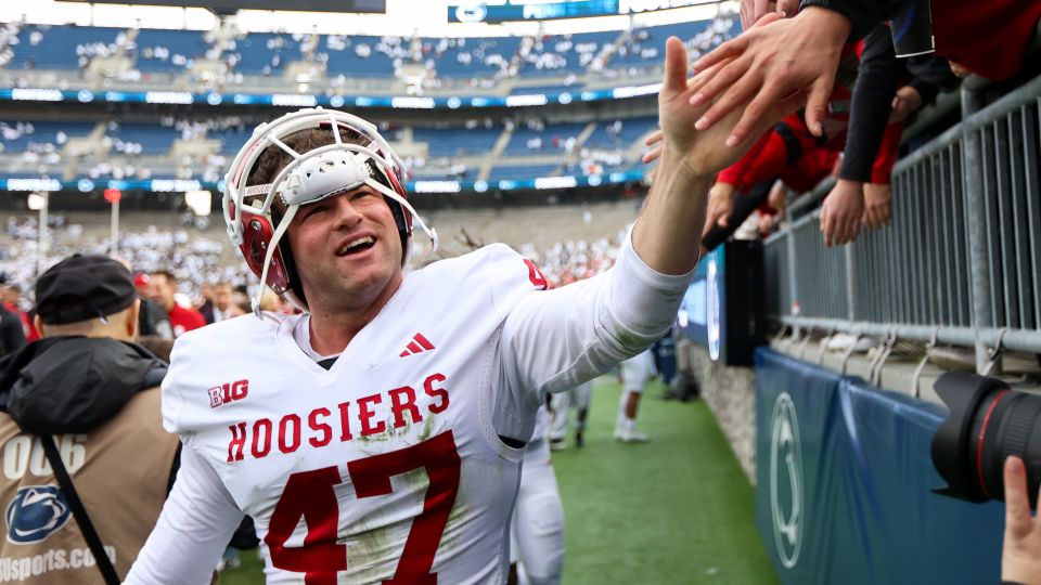 Miraculous late toe-tap touchdown keeps No. 2 Indiana’s perfect season ...