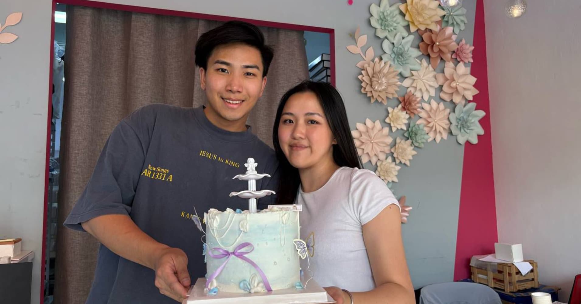 They met on Tinder when they were 19. Now, they're married and run a ...