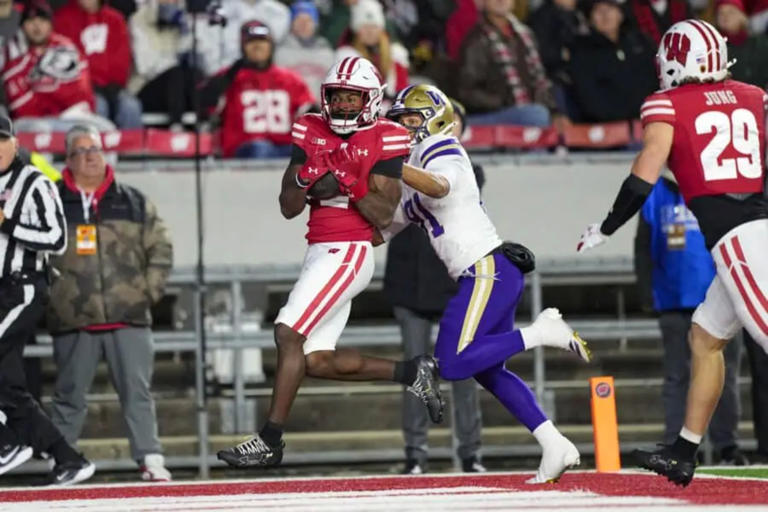 Wisconsin Badgers Upset #23 Washington Huskies for Wild Ranked Win