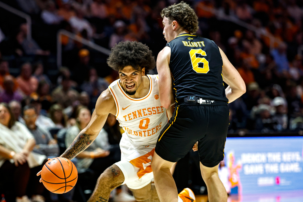 Nate Ament scores 23 to lead No. 18 Tennessee over Northern Kentucky, 95-56