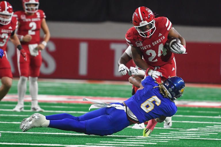 South Dakota football falls to Montana in FCS quarterfinals