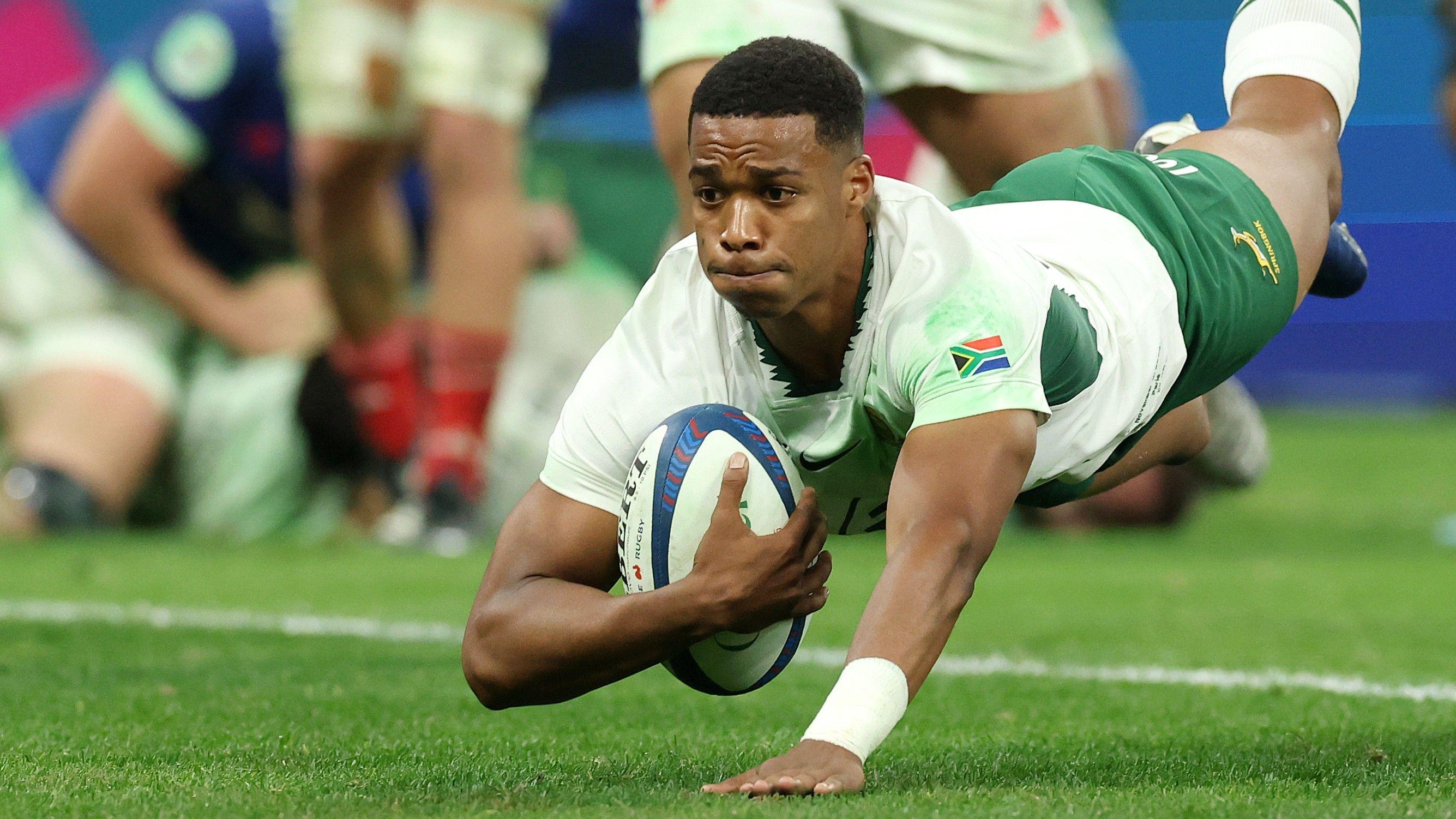 Springboks win in Paris despite De Jager red card