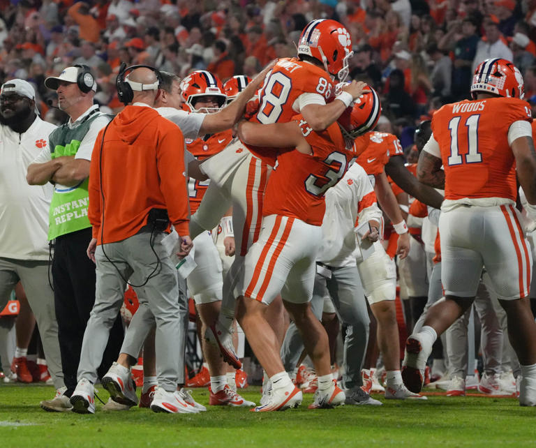How Dabo Swinney reacted to son Clay scoring on Clemson trick play vs ...