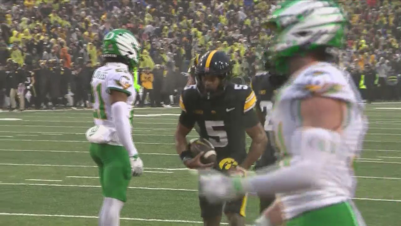 Iowa falls to Oregon, 18-16