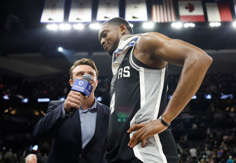 NBA: Fox shines in season debut as Spurs down Pelicans; Hawks humble Lakers