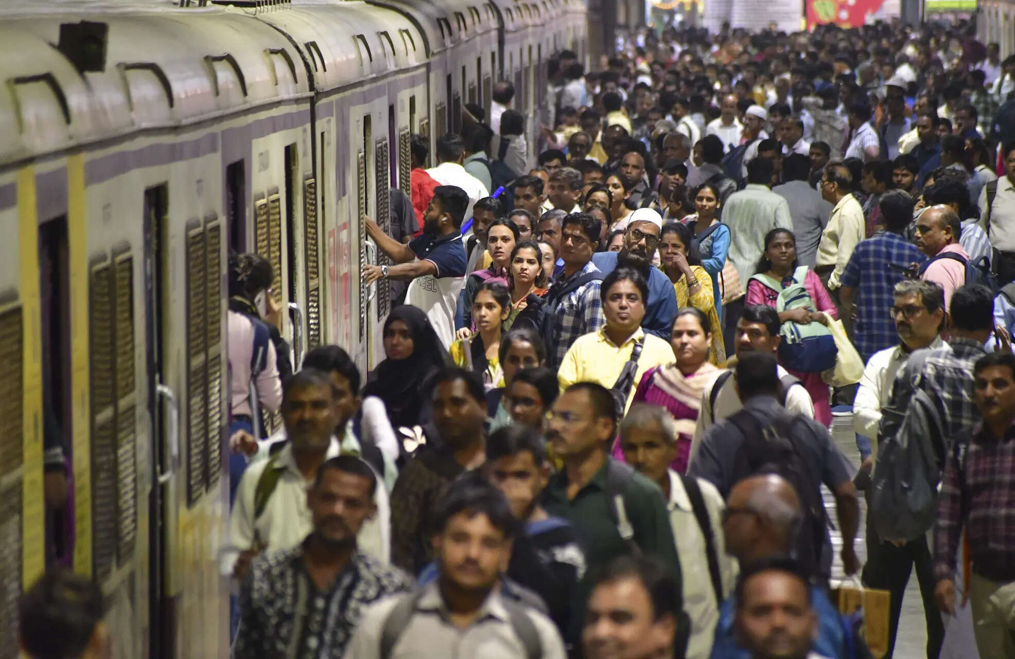 Mumbai local train update: 5-hour jumbo block on Western Railway ...