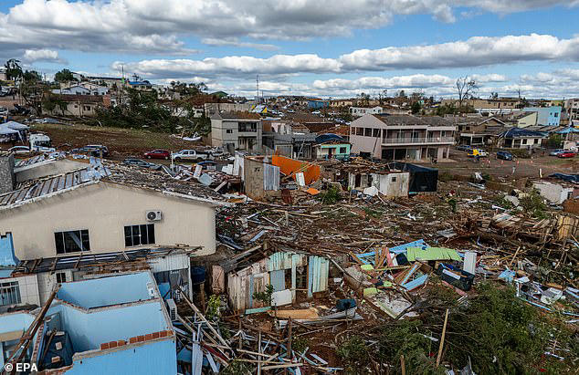 Six dead and hundreds hurt after severe tornado leaves trail of ...