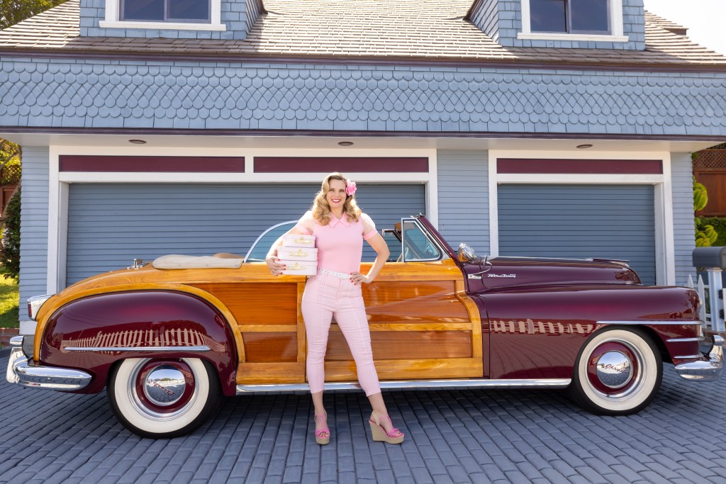 Navy helicopter pilot featured in 2025 Pin-Ups For Vets calendar has ...