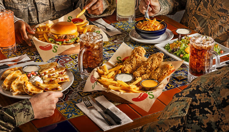 Free meals and deals for veterans, active-duty military on Veterans Day ...
