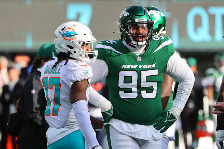 Buffalo Bills tried to trade for WR Jaylen Waddle, DT Quinnen Williams