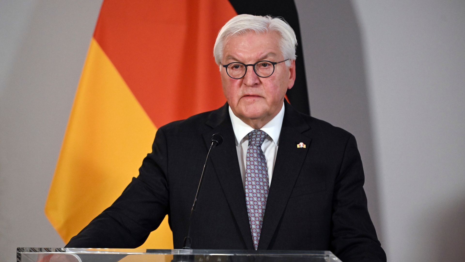 9. November: Frank-Walter Steinmeier sieht die Demokratie so bedroht ...