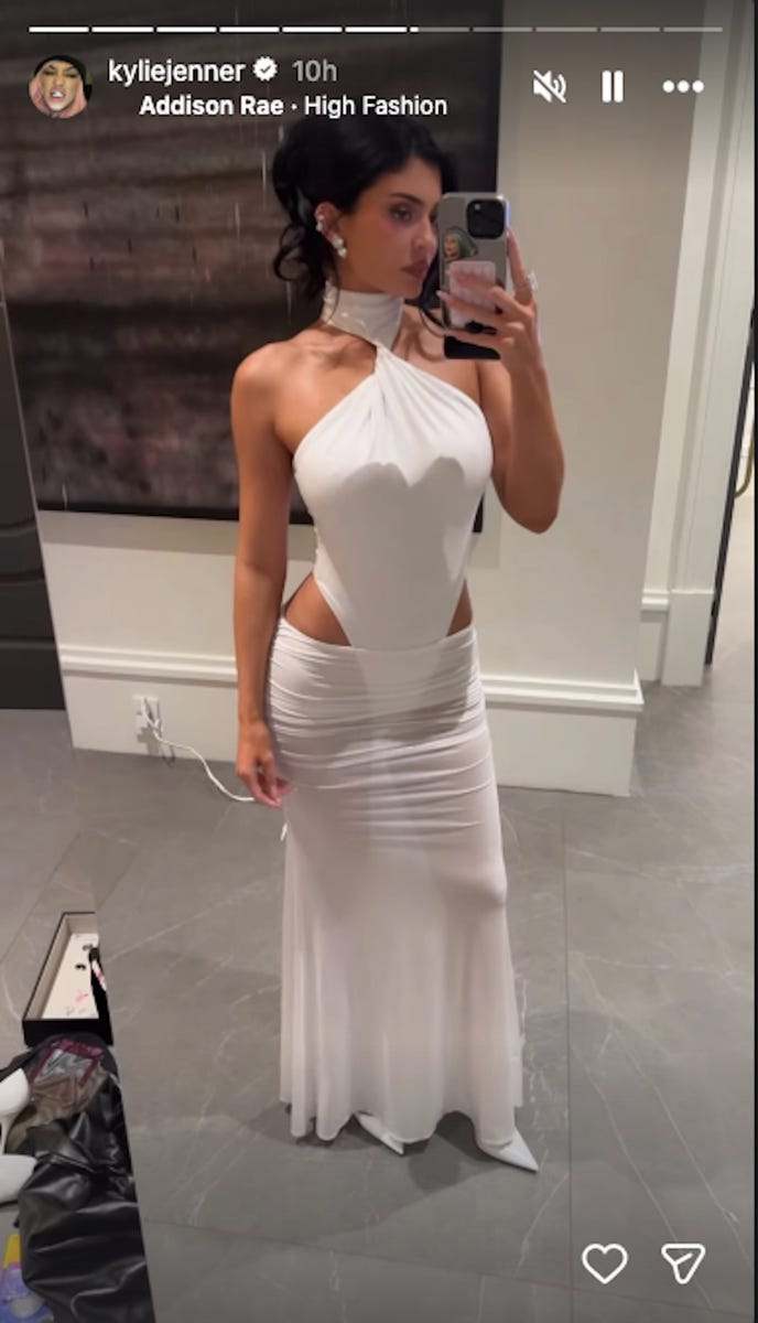 Meghan Markle Wears Dramatic Black Ensemble to Kris Jenner’s 70th ...