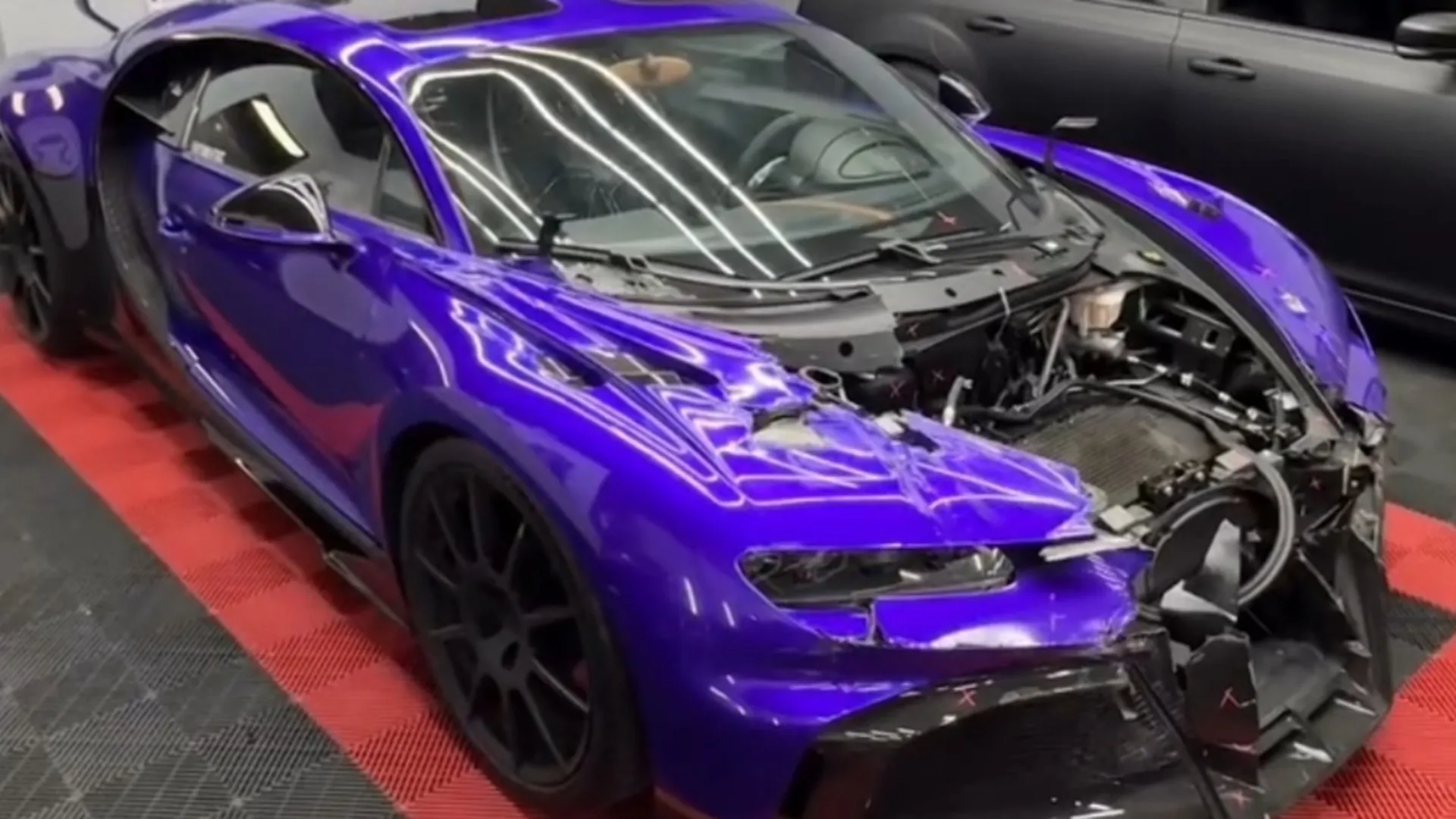 Bugatti weigert YouTuber te helpen die wagen van $ 6 miljoen crashte
